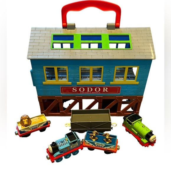 Thomas & Friends | Toys | Thomas The Train Sodor Zoo Cars Covered ...